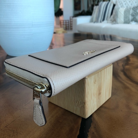 Coach | Bags | Coach Authentic Accordion Cream Wallet | Poshmark